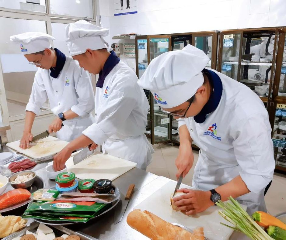 Commis Chef là gì? Mô tả công việc của Commis Chef