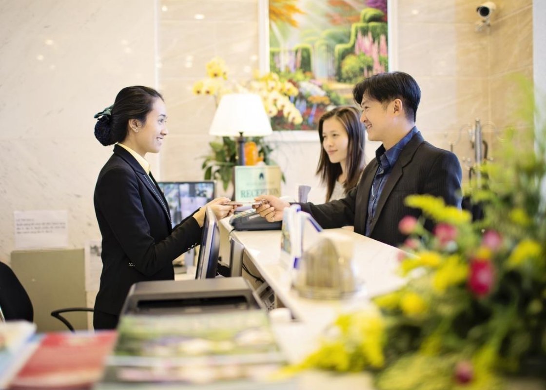 Guest Relation Officer là gì? Công việc và mức lương của GRO